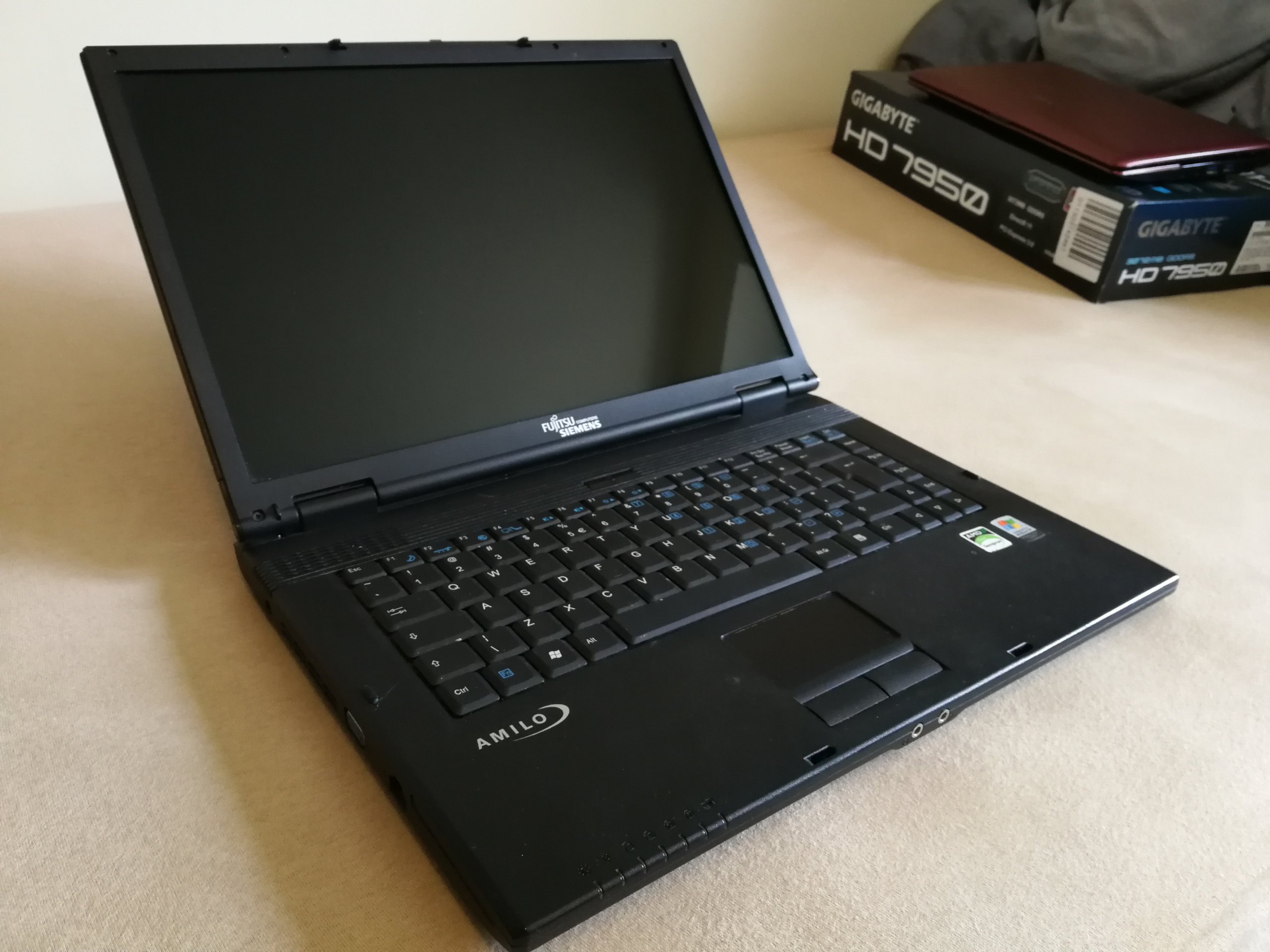 Laptop Fujitsu Siemens Amilo La1703 E25 Windows XP - 7362053640 ...