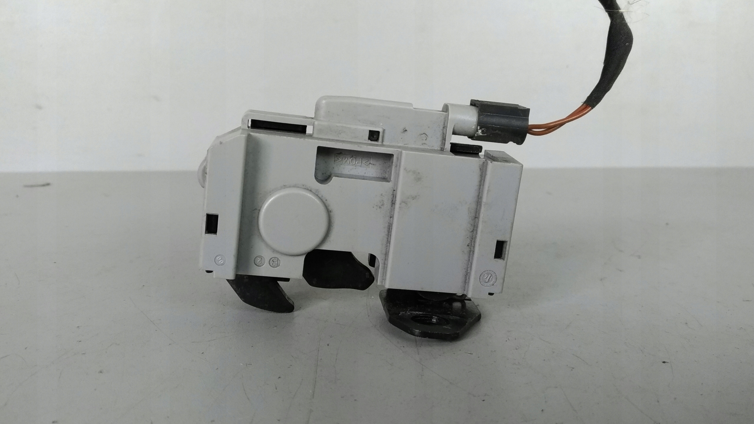 W205 C200 ZAMEK MASKI PRAWY A2048704458 - 7549612280 - oficjalne ...