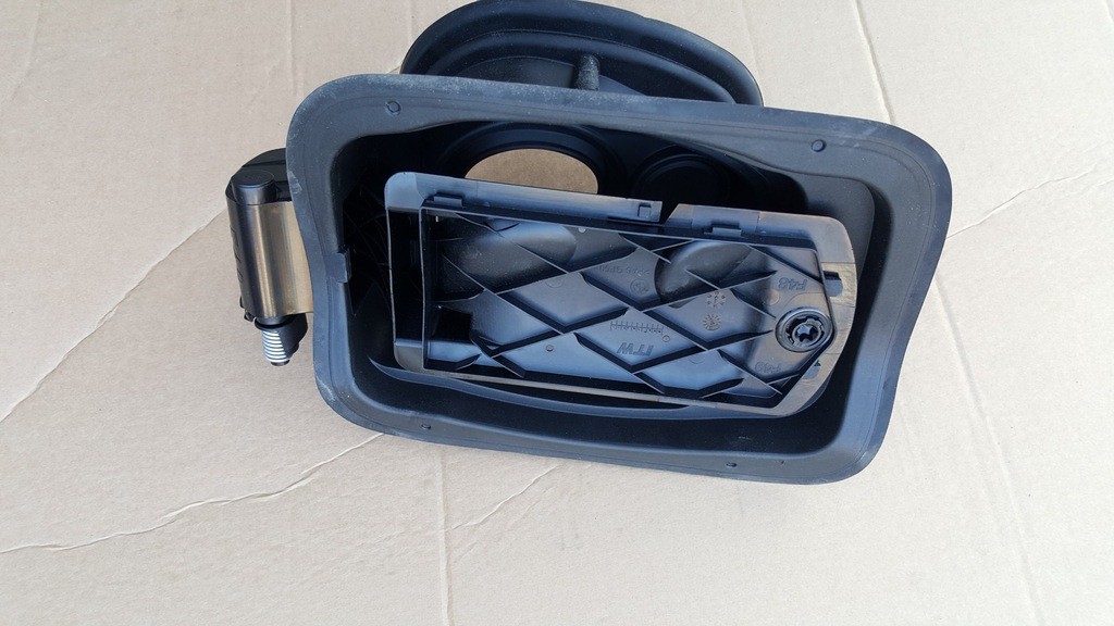 BMW X1 F48 OSŁONA WLEWU PALIWA 51177359171 - 7282773391 - oficjalne ...