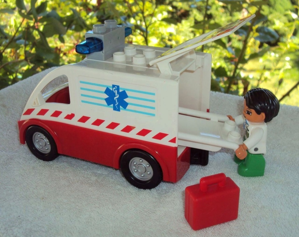 LEGO DUPLO AUTO KARETKA POGOTOWIA AMBULANS SYGNAŁ - 7693932162 ...
