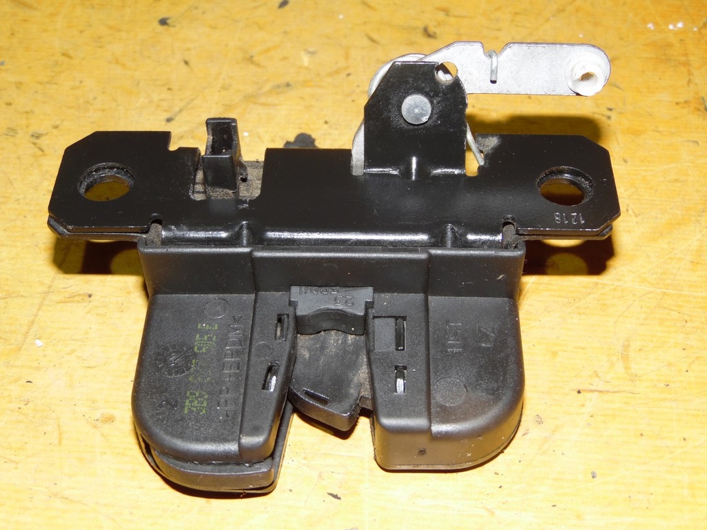 ZAMEK KLAPY BAGAŻNIKA VW PASSAT B5 FL 3B9827505E - 7226410672 - oficjalne archiwum Allegro
