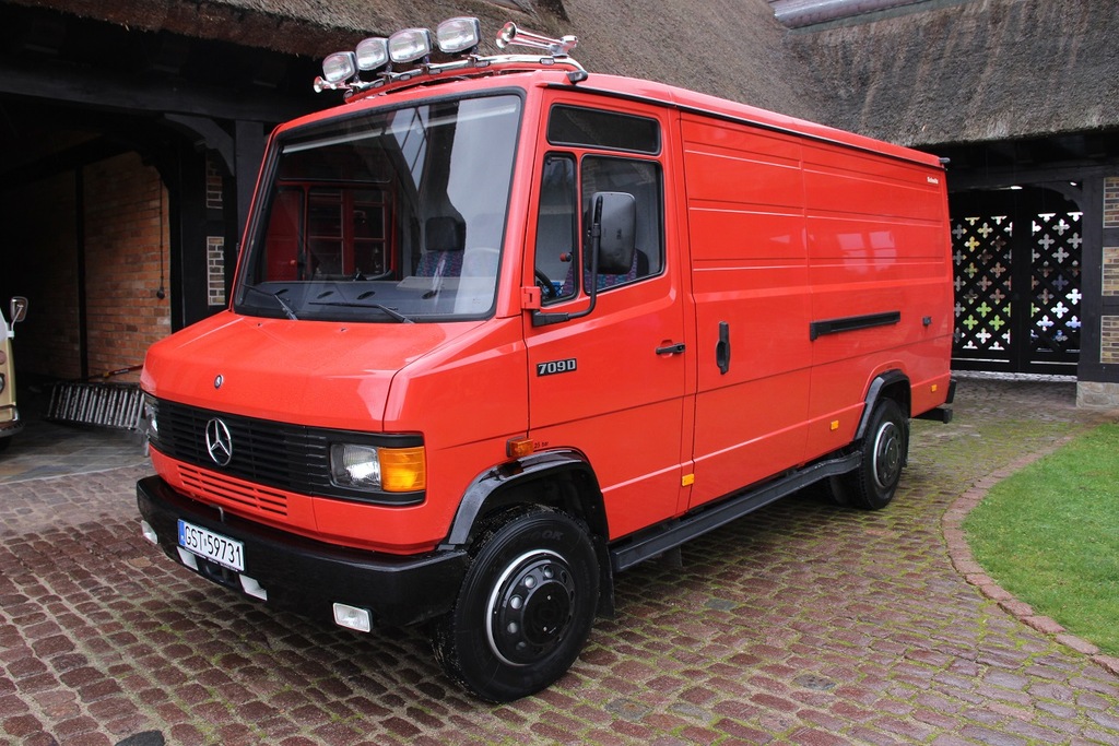 MERCEDES 709D oryginalny przebieg 5800km - 7108668474 - oficjalne ...