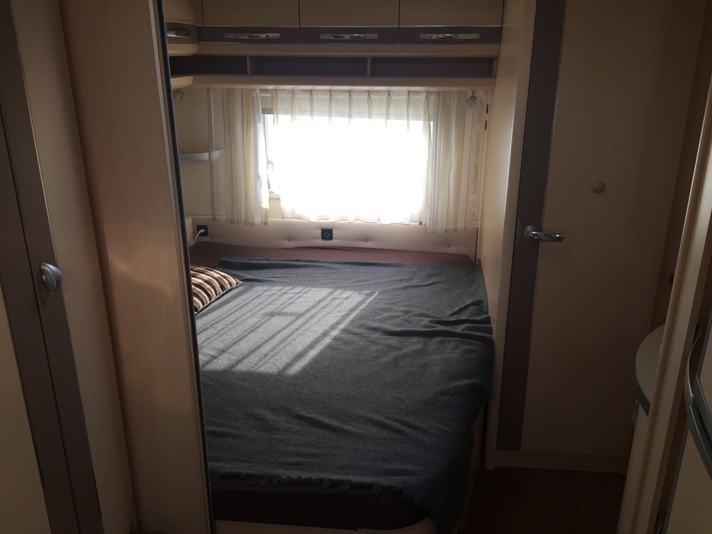 PRZYCZEPA KEMPINGOWA HOBBY 640 VIP Z PRZEDSIONKIEM - 7247560046 ...