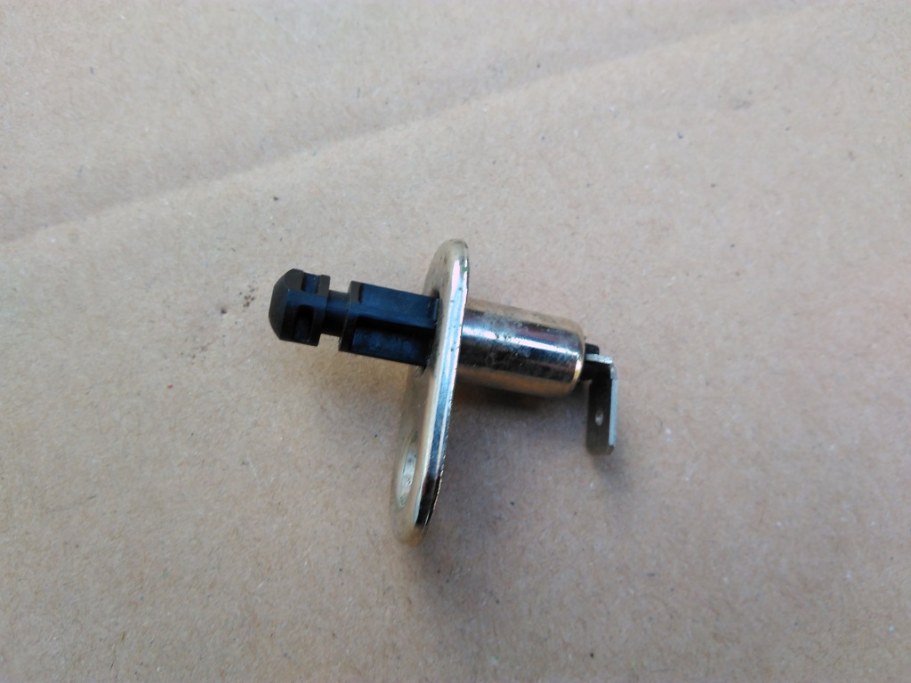 WŁĄCZNIK OŚWIETLENIA BAGAŻNIKA BMW E36 - 7179233654 - oficjalne ...