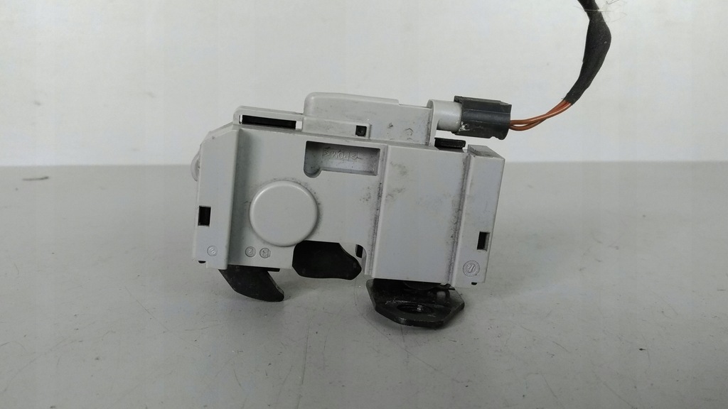 W205 C200 ZAMEK MASKI PRAWY A2048704458 - 7549612280 - oficjalne ...